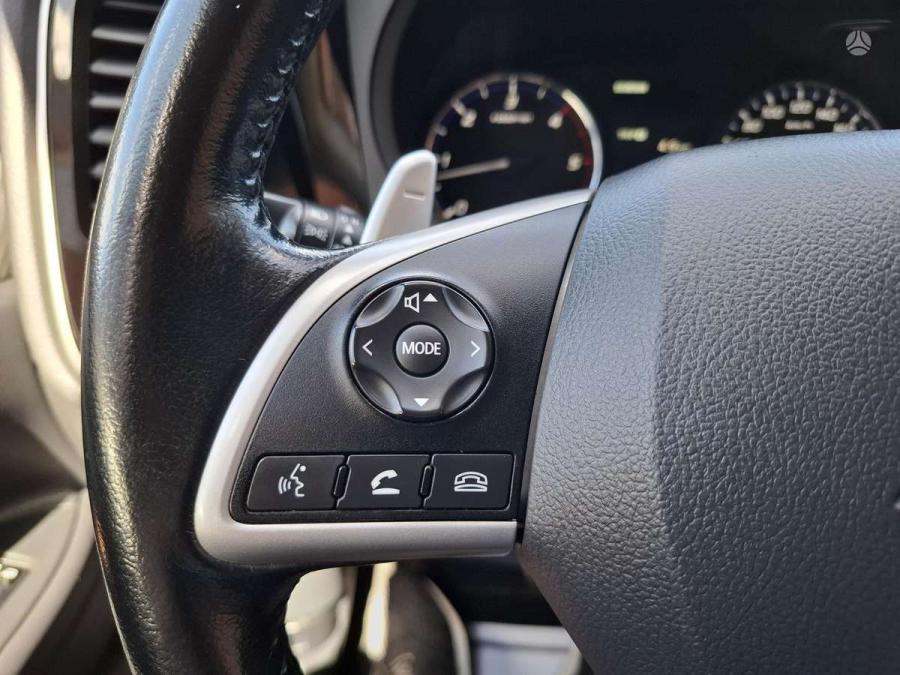 Balts Mitsubishi Outlander 2015 Radviliškis, ar dzinēja tilpumu 2.20 L un nobraukumu 238 tūkst. km par 6900 €, foto 13 vietnē AUTOMOTO.COM.LV