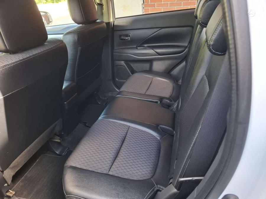 Balts Mitsubishi Outlander 2015 Radviliškis, ar dzinēja tilpumu 2.20 L un nobraukumu 238 tūkst. km par 6900 €, foto 20 vietnē AUTOMOTO.COM.LV