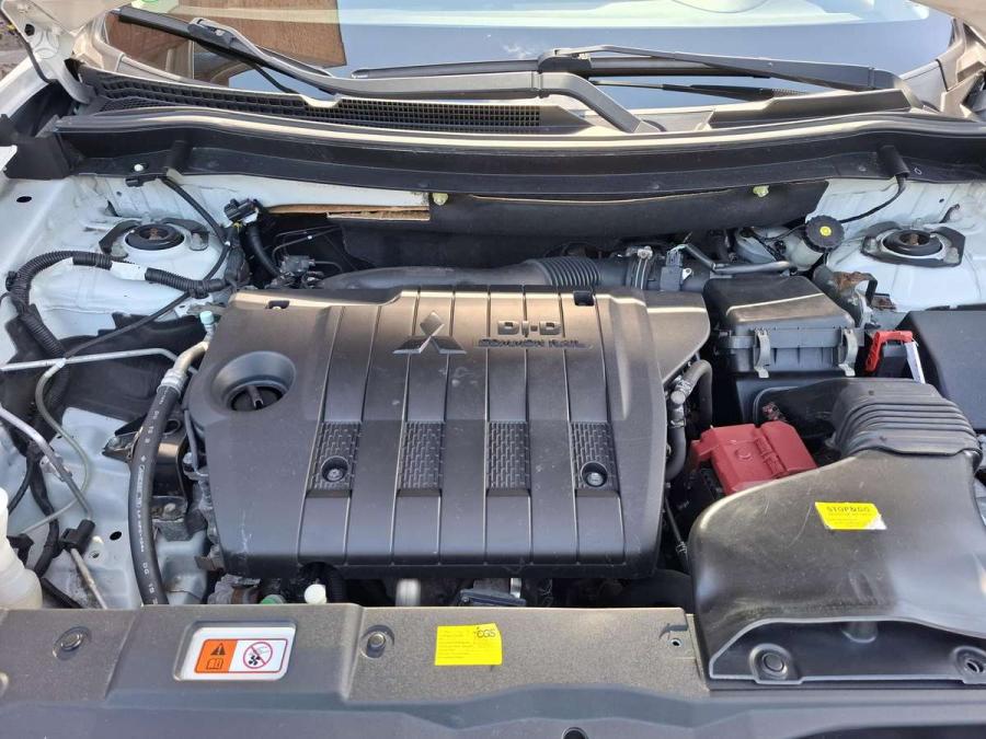Balts Mitsubishi Outlander 2015 Radviliškis, ar dzinēja tilpumu 2.20 L un nobraukumu 238 tūkst. km par 6900 €, foto 22 vietnē AUTOMOTO.COM.LV