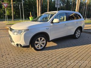 Balts Mitsubishi Outlander 2015 Rīga, ar dzinēja tilpumu 2.00 L un nobraukumu 262 tūkst. km par 9300 €, foto 3 vietnē AUTOMOTO.COM.LV