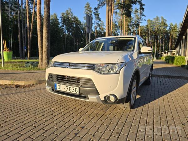 Белый Мицубиси Аутлендер 2015 в Рига, объемом двигателя 2.00 л и пробегом 262 тыс. км за 9300 €, фото 6 на AUTOMOTO.COM.LV