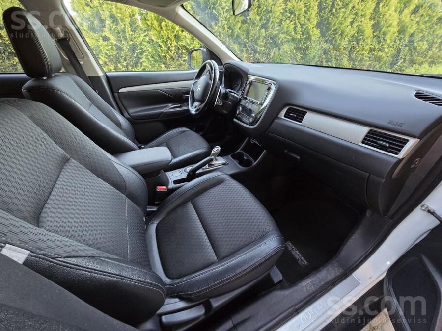 Balts Mitsubishi Outlander 2015 Rīga, ar dzinēja tilpumu 2.00 L un nobraukumu 262 tūkst. km par 9300 €, foto 12 vietnē AUTOMOTO.COM.LV