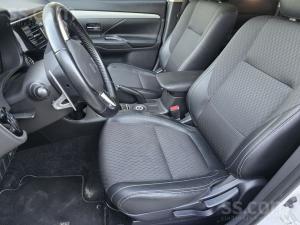 Balts Mitsubishi Outlander 2015 Rīga, ar dzinēja tilpumu 2.00 L un nobraukumu 262 tūkst. km par 9300 €, foto 13 vietnē AUTOMOTO.COM.LV