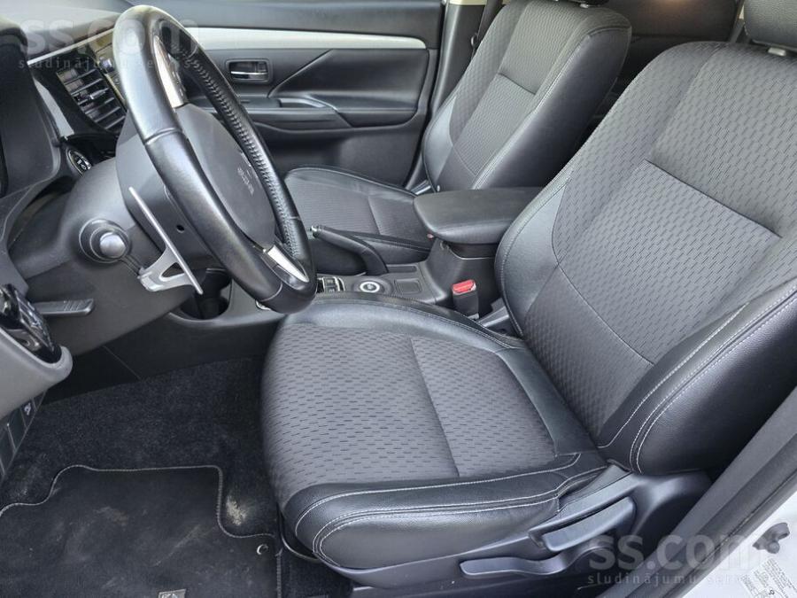 Balts Mitsubishi Outlander 2015 Rīga, ar dzinēja tilpumu 2.00 L un nobraukumu 262 tūkst. km par 9300 €, foto 13 vietnē AUTOMOTO.COM.LV