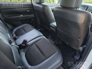 Balts Mitsubishi Outlander 2015 Rīga, ar dzinēja tilpumu 2.00 L un nobraukumu 262 tūkst. km par 9300 €, foto 14 vietnē AUTOMOTO.COM.LV