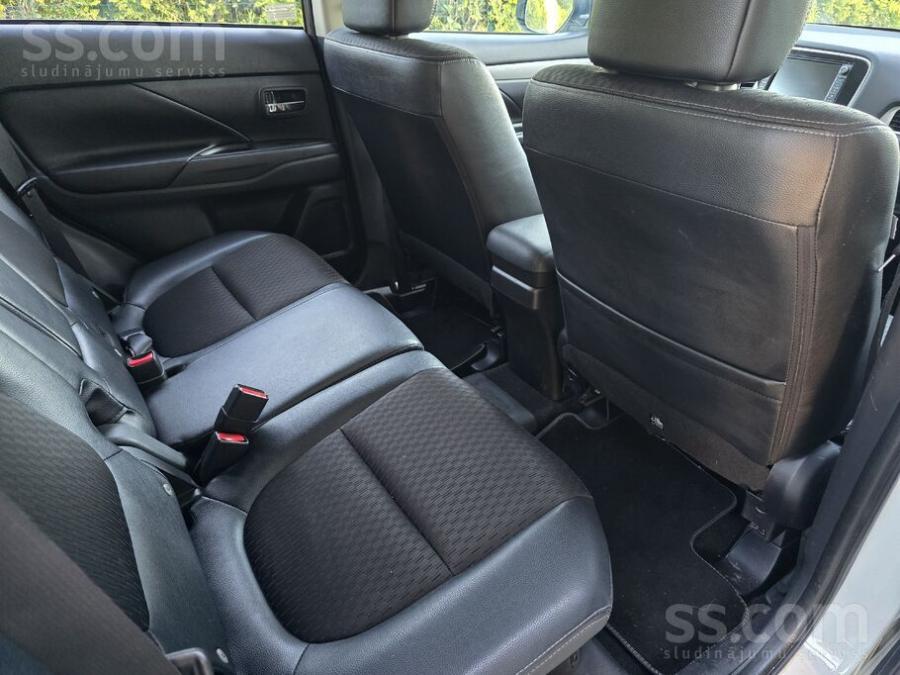 Balts Mitsubishi Outlander 2015 Rīga, ar dzinēja tilpumu 2.00 L un nobraukumu 262 tūkst. km par 9300 €, foto 14 vietnē AUTOMOTO.COM.LV