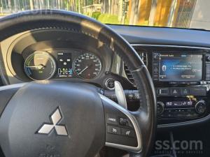 Balts Mitsubishi Outlander 2015 Rīga, ar dzinēja tilpumu 2.00 L un nobraukumu 262 tūkst. km par 9300 €, foto 17 vietnē AUTOMOTO.COM.LV