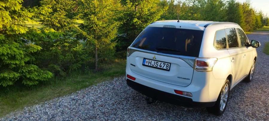 Balts Mitsubishi Outlander 2015 Viļņa, ar dzinēja tilpumu 2.40 L un nobraukumu 283 tūkst. km par 6500 €, foto 3 vietnē AUTOMOTO.COM.LV