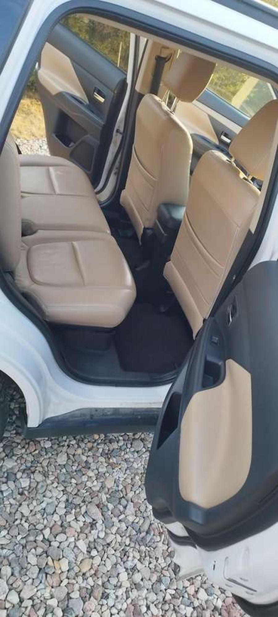 Balts Mitsubishi Outlander 2015 Viļņa, ar dzinēja tilpumu 2.40 L un nobraukumu 283 tūkst. km par 6500 €, foto 6 vietnē AUTOMOTO.COM.LV