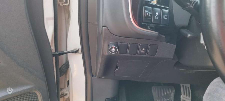 Balts Mitsubishi Outlander 2015 Viļņa, ar dzinēja tilpumu 2.40 L un nobraukumu 283 tūkst. km par 6500 €, foto 9 vietnē AUTOMOTO.COM.LV