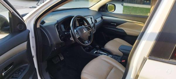 Balts Mitsubishi Outlander 2015 Viļņa, ar dzinēja tilpumu 2.40 L un nobraukumu 283 tūkst. km par 6500 €, foto 10 vietnē AUTOMOTO.COM.LV