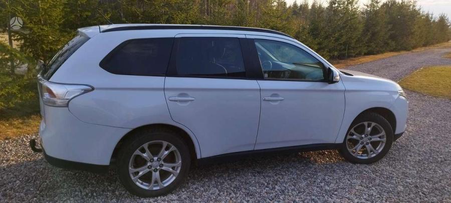 Balts Mitsubishi Outlander 2015 Viļņa, ar dzinēja tilpumu 2.40 L un nobraukumu 283 tūkst. km par 6500 €, foto 12 vietnē AUTOMOTO.COM.LV