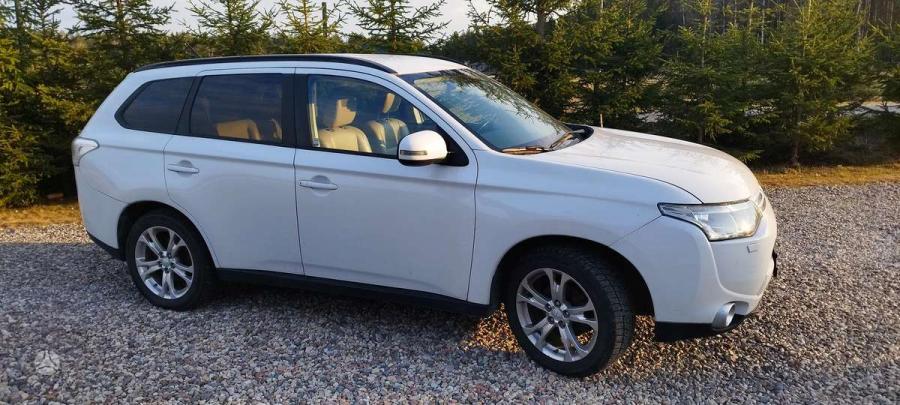 Balts Mitsubishi Outlander 2015 Viļņa, ar dzinēja tilpumu 2.40 L un nobraukumu 283 tūkst. km par 6500 €, foto 13 vietnē AUTOMOTO.COM.LV