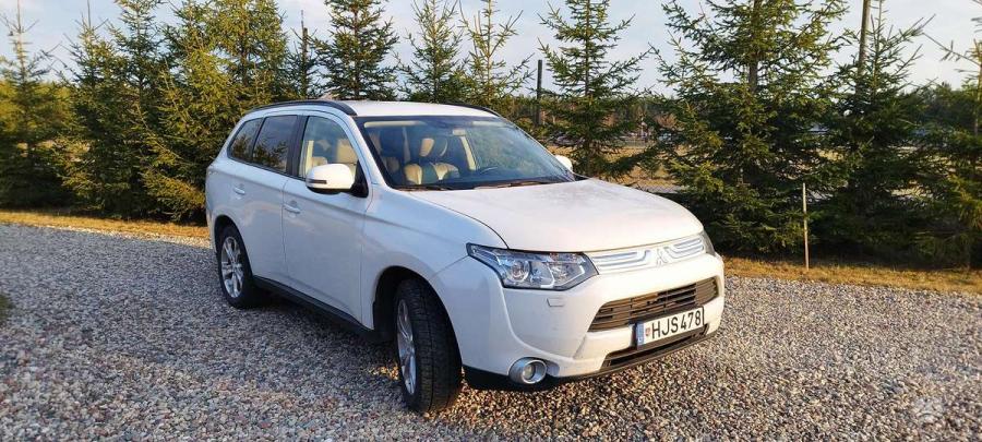 Balts Mitsubishi Outlander 2015 Viļņa, ar dzinēja tilpumu 2.40 L un nobraukumu 283 tūkst. km par 6500 €, foto 14 vietnē AUTOMOTO.COM.LV