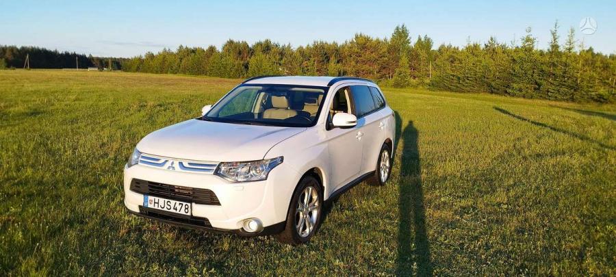 Balts Mitsubishi Outlander 2015 Viļņa, ar dzinēja tilpumu 2.40 L un nobraukumu 283 tūkst. km par 6500 €, foto 16 vietnē AUTOMOTO.COM.LV