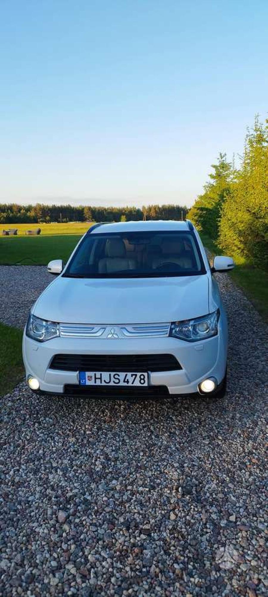 Balts Mitsubishi Outlander 2015 Viļņa, ar dzinēja tilpumu 2.40 L un nobraukumu 283 tūkst. km par 6500 €, foto 18 vietnē AUTOMOTO.COM.LV
