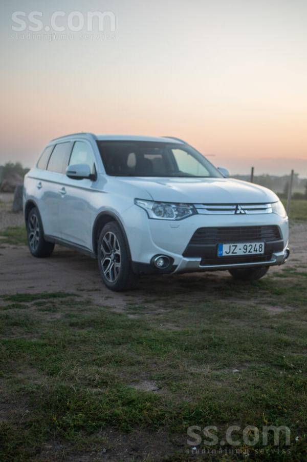 Balts Mitsubishi Outlander 2015 Daugavpils, ar dzinēja tilpumu 2.00 L un nobraukumu 326 tūkst. km par 5500 €, foto 1 vietnē AUTOMOTO.COM.LV