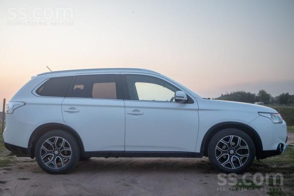 Balts Mitsubishi Outlander 2015 Daugavpils, ar dzinēja tilpumu 2.00 L un nobraukumu 326 tūkst. km par 5500 €, foto 6 vietnē AUTOMOTO.COM.LV