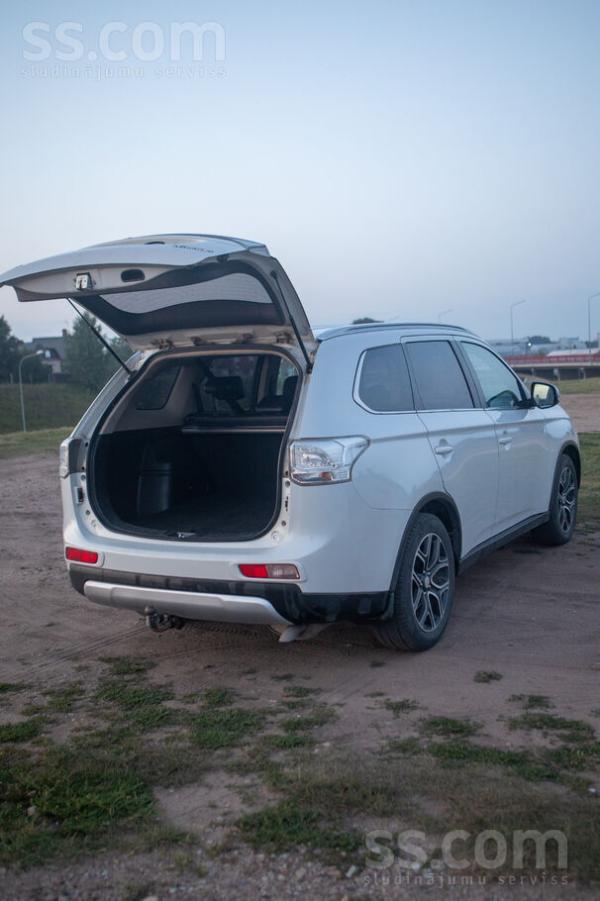 Balts Mitsubishi Outlander 2015 Daugavpils, ar dzinēja tilpumu 2.00 L un nobraukumu 326 tūkst. km par 5500 €, foto 7 vietnē AUTOMOTO.COM.LV