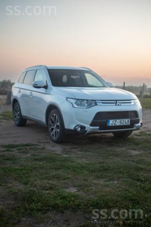 Balts Mitsubishi Outlander 2015 Daugavpils, ar dzinēja tilpumu 2.00 L un nobraukumu 326 tūkst. km par 5500 €, foto  vietnē AUTOMOTO.COM.LV
