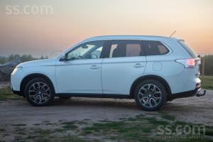 Balts Mitsubishi Outlander 2015 Daugavpils, ar dzinēja tilpumu 2.00 L un nobraukumu 326 tūkst. km par 5500 €, foto 4 vietnē AUTOMOTO.COM.LV