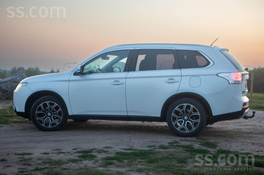Balts Mitsubishi Outlander 2015 Daugavpils, ar dzinēja tilpumu 2.00 L un nobraukumu 326 tūkst. km par 5500 €, foto 4 vietnē AUTOMOTO.COM.LV