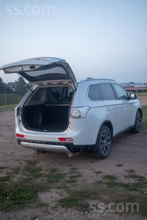 Balts Mitsubishi Outlander 2015 Daugavpils, ar dzinēja tilpumu 2.00 L un nobraukumu 326 tūkst. km par 5500 €, foto 8 vietnē AUTOMOTO.COM.LV