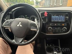 Balts Mitsubishi Outlander 2015 Daugavpils, ar dzinēja tilpumu 2.00 L un nobraukumu 326 tūkst. km par 5500 €, foto 18 vietnē AUTOMOTO.COM.LV