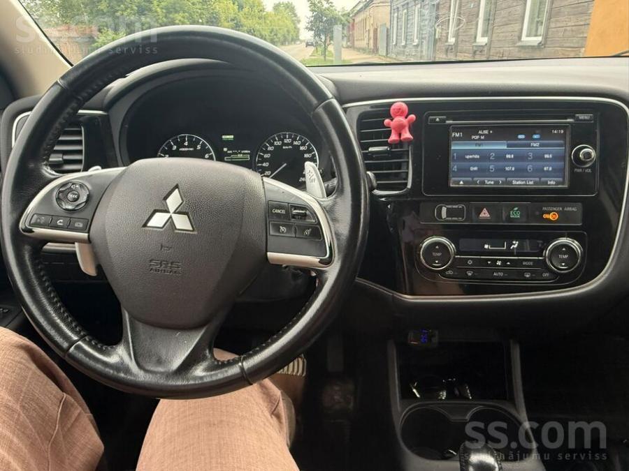 Balts Mitsubishi Outlander 2015 Daugavpils, ar dzinēja tilpumu 2.00 L un nobraukumu 326 tūkst. km par 5500 €, foto 18 vietnē AUTOMOTO.COM.LV