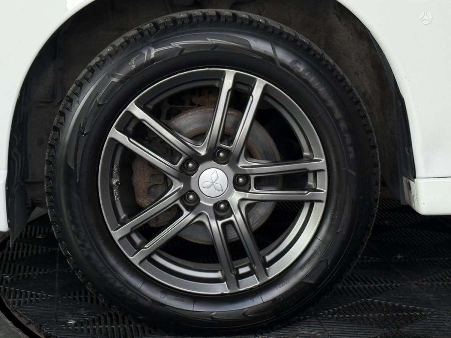 Balts Mitsubishi Outlander 2015 Kauņa, ar dzinēja tilpumu 2.00 L un nobraukumu 118 tūkst. km par 15490 €, foto 8 vietnē AUTOMOTO.COM.LV