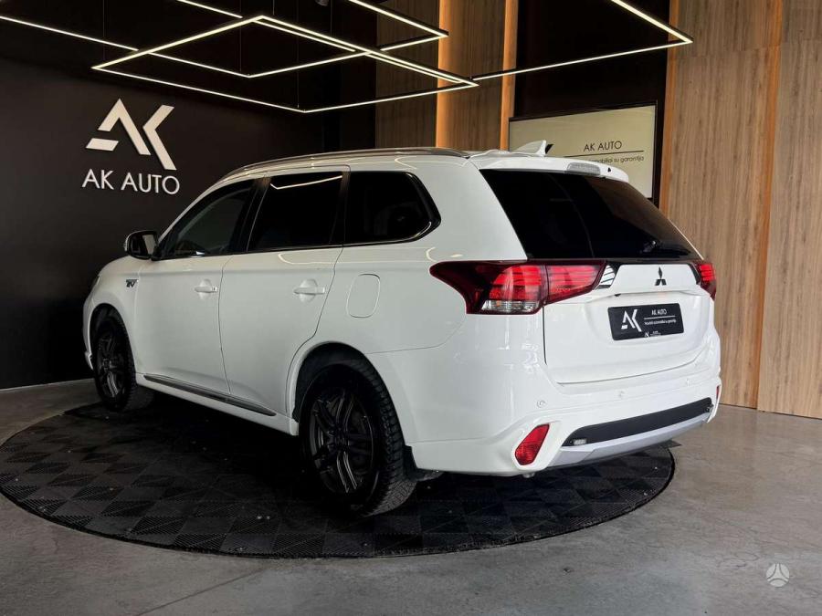 Balts Mitsubishi Outlander 2015 Kauņa, ar dzinēja tilpumu 2.00 L un nobraukumu 118 tūkst. km par 15490 €, foto 9 vietnē AUTOMOTO.COM.LV