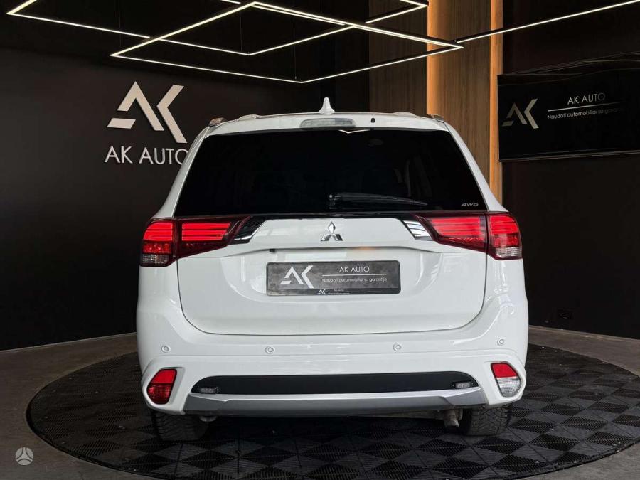 Balts Mitsubishi Outlander 2015 Kauņa, ar dzinēja tilpumu 2.00 L un nobraukumu 118 tūkst. km par 15490 €, foto 11 vietnē AUTOMOTO.COM.LV