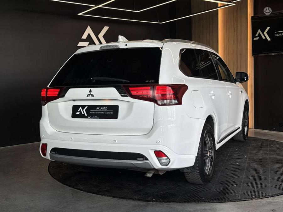 Balts Mitsubishi Outlander 2015 Kauņa, ar dzinēja tilpumu 2.00 L un nobraukumu 118 tūkst. km par 15490 €, foto 12 vietnē AUTOMOTO.COM.LV