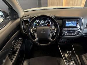 Balts Mitsubishi Outlander 2015 Kauņa, ar dzinēja tilpumu 2.00 L un nobraukumu 118 tūkst. km par 15490 €, foto 17 vietnē AUTOMOTO.COM.LV