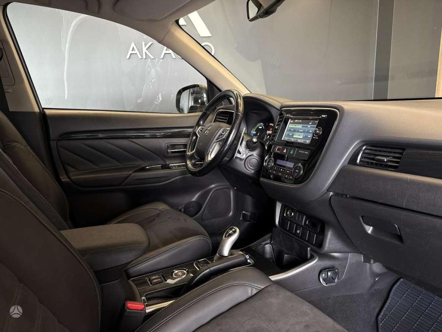Balts Mitsubishi Outlander 2015 Kauņa, ar dzinēja tilpumu 2.00 L un nobraukumu 118 tūkst. km par 15490 €, foto 19 vietnē AUTOMOTO.COM.LV