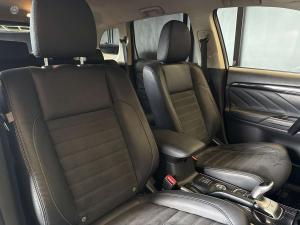 Balts Mitsubishi Outlander 2015 Kauņa, ar dzinēja tilpumu 2.00 L un nobraukumu 118 tūkst. km par 15490 €, foto 21 vietnē AUTOMOTO.COM.LV