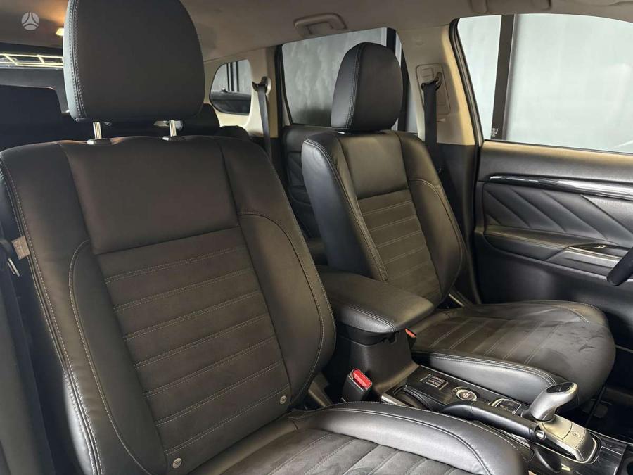 Balts Mitsubishi Outlander 2015 Kauņa, ar dzinēja tilpumu 2.00 L un nobraukumu 118 tūkst. km par 15490 €, foto 21 vietnē AUTOMOTO.COM.LV