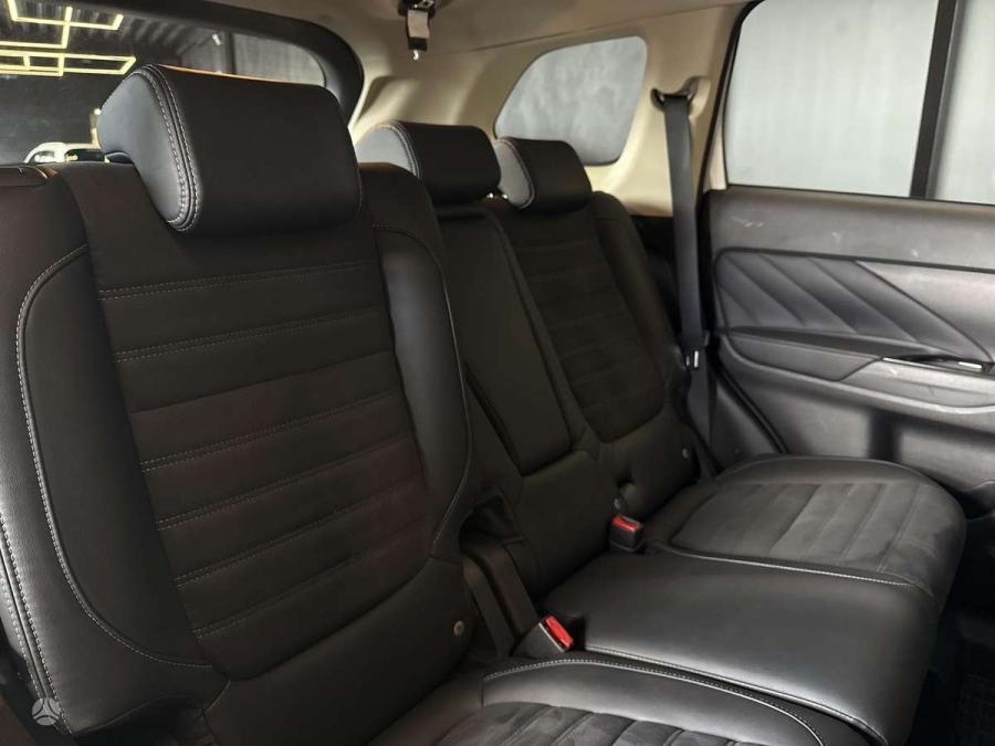 Balts Mitsubishi Outlander 2015 Kauņa, ar dzinēja tilpumu 2.00 L un nobraukumu 118 tūkst. km par 15490 €, foto 22 vietnē AUTOMOTO.COM.LV