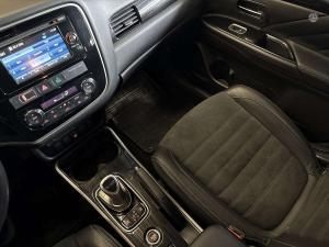 Balts Mitsubishi Outlander 2015 Kauņa, ar dzinēja tilpumu 2.00 L un nobraukumu 118 tūkst. km par 15490 €, foto 23 vietnē AUTOMOTO.COM.LV