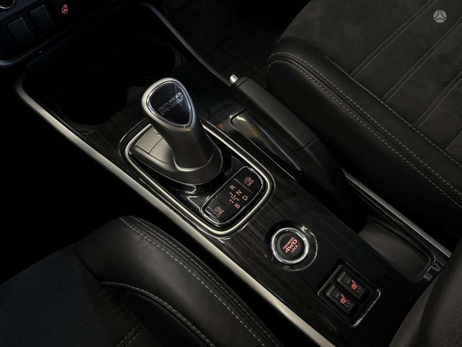 Balts Mitsubishi Outlander 2015 Kauņa, ar dzinēja tilpumu 2.00 L un nobraukumu 118 tūkst. km par 15490 €, foto 24 vietnē AUTOMOTO.COM.LV