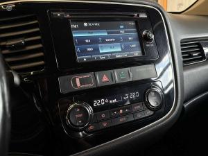 Balts Mitsubishi Outlander 2015 Kauņa, ar dzinēja tilpumu 2.00 L un nobraukumu 118 tūkst. km par 15490 €, foto 29 vietnē AUTOMOTO.COM.LV
