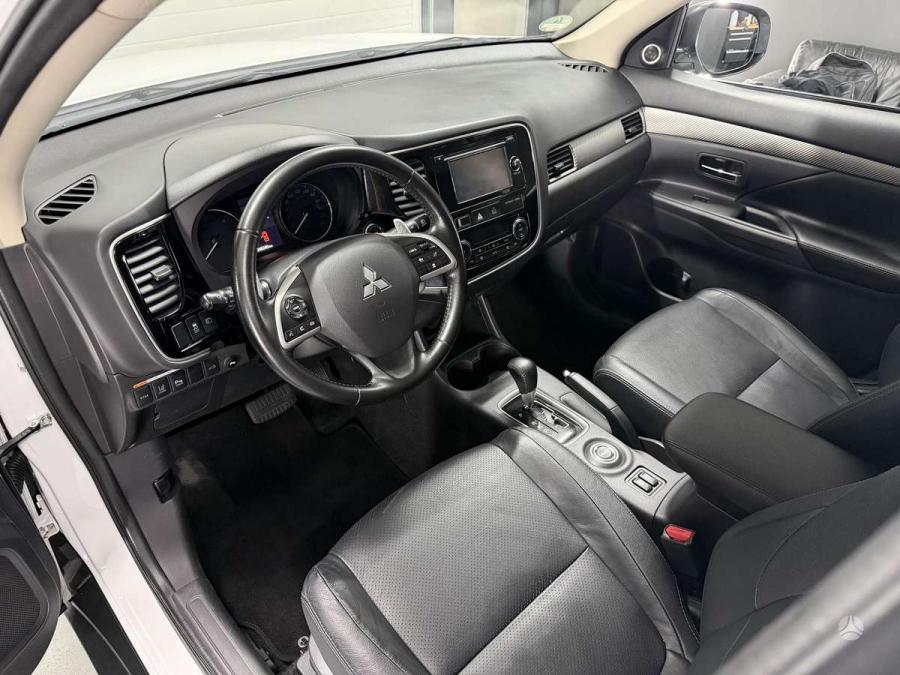 Balts Mitsubishi Outlander 2015 Utena, ar dzinēja tilpumu 2.27 L un nobraukumu 246 tūkst. km par 8550 €, foto 6 vietnē AUTOMOTO.COM.LV