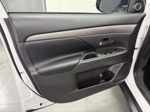 Balts Mitsubishi Outlander 2015 Utena, ar dzinēja tilpumu 2.27 L un nobraukumu 246 tūkst. km par 8550 €, foto 15 vietnē AUTOMOTO.COM.LV