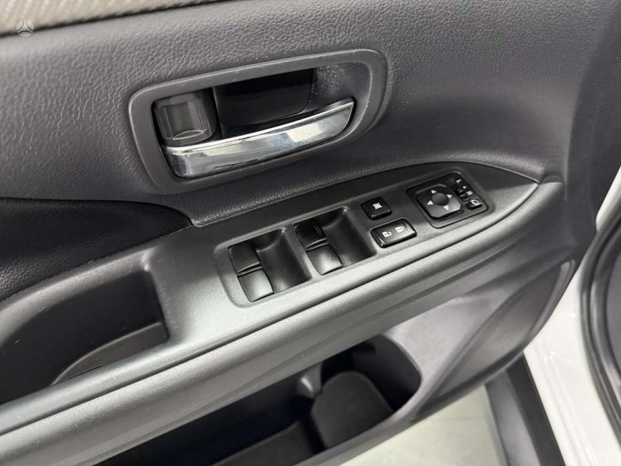 Balts Mitsubishi Outlander 2015 Utena, ar dzinēja tilpumu 2.27 L un nobraukumu 246 tūkst. km par 8550 €, foto 16 vietnē AUTOMOTO.COM.LV