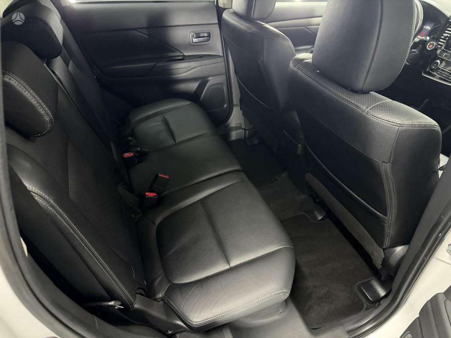 Balts Mitsubishi Outlander 2015 Utena, ar dzinēja tilpumu 2.27 L un nobraukumu 246 tūkst. km par 8550 €, foto 18 vietnē AUTOMOTO.COM.LV