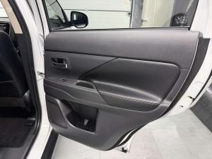 Balts Mitsubishi Outlander 2015 Utena, ar dzinēja tilpumu 2.27 L un nobraukumu 246 tūkst. km par 8550 €, foto 19 vietnē AUTOMOTO.COM.LV