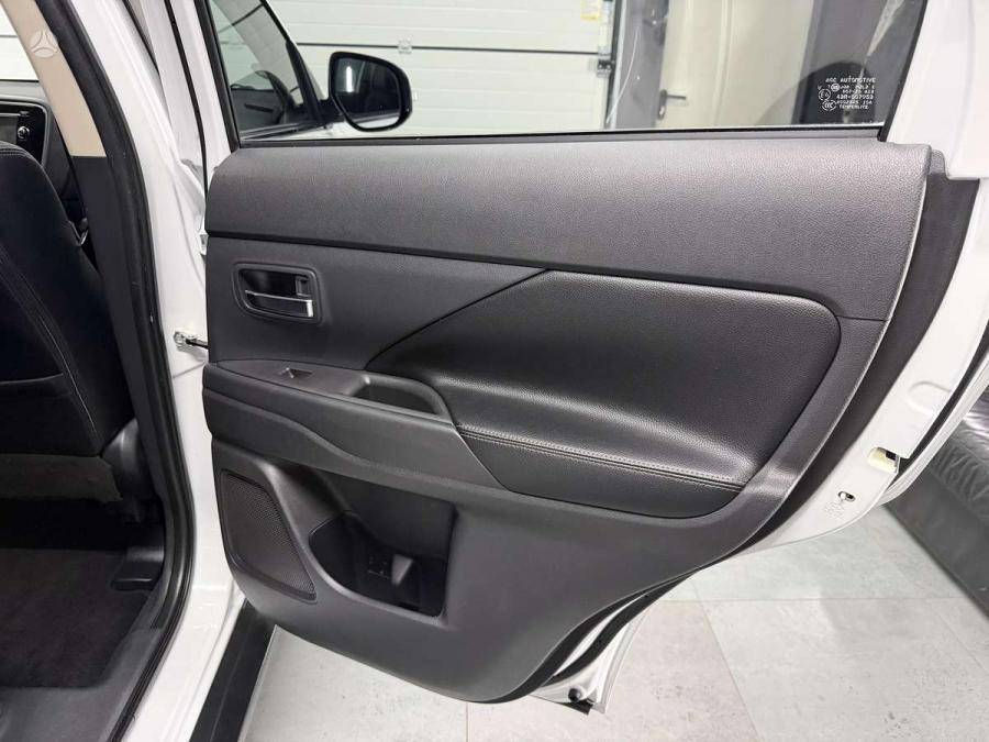Balts Mitsubishi Outlander 2015 Utena, ar dzinēja tilpumu 2.27 L un nobraukumu 246 tūkst. km par 8550 €, foto 19 vietnē AUTOMOTO.COM.LV