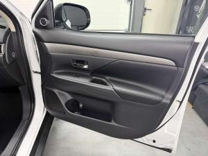 Balts Mitsubishi Outlander 2015 Utena, ar dzinēja tilpumu 2.27 L un nobraukumu 246 tūkst. km par 8550 €, foto 22 vietnē AUTOMOTO.COM.LV