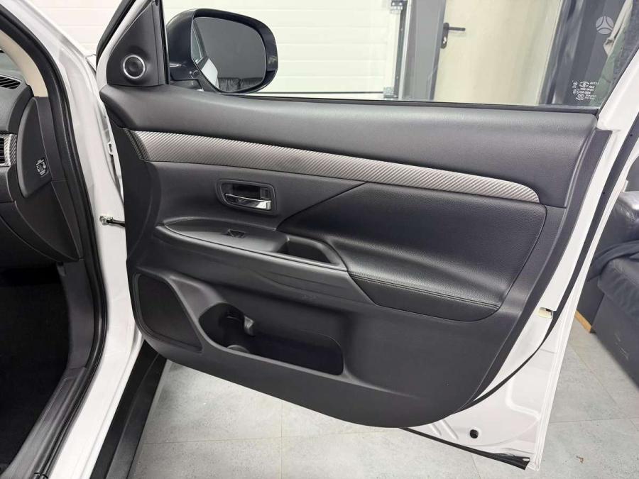 Balts Mitsubishi Outlander 2015 Utena, ar dzinēja tilpumu 2.27 L un nobraukumu 246 tūkst. km par 8550 €, foto 22 vietnē AUTOMOTO.COM.LV