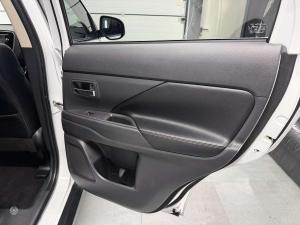 Balts Mitsubishi Outlander 2015 Utena, ar dzinēja tilpumu 2.30 L un nobraukumu 246 tūkst. km par 8550 €, foto 23 vietnē AUTOMOTO.COM.LV